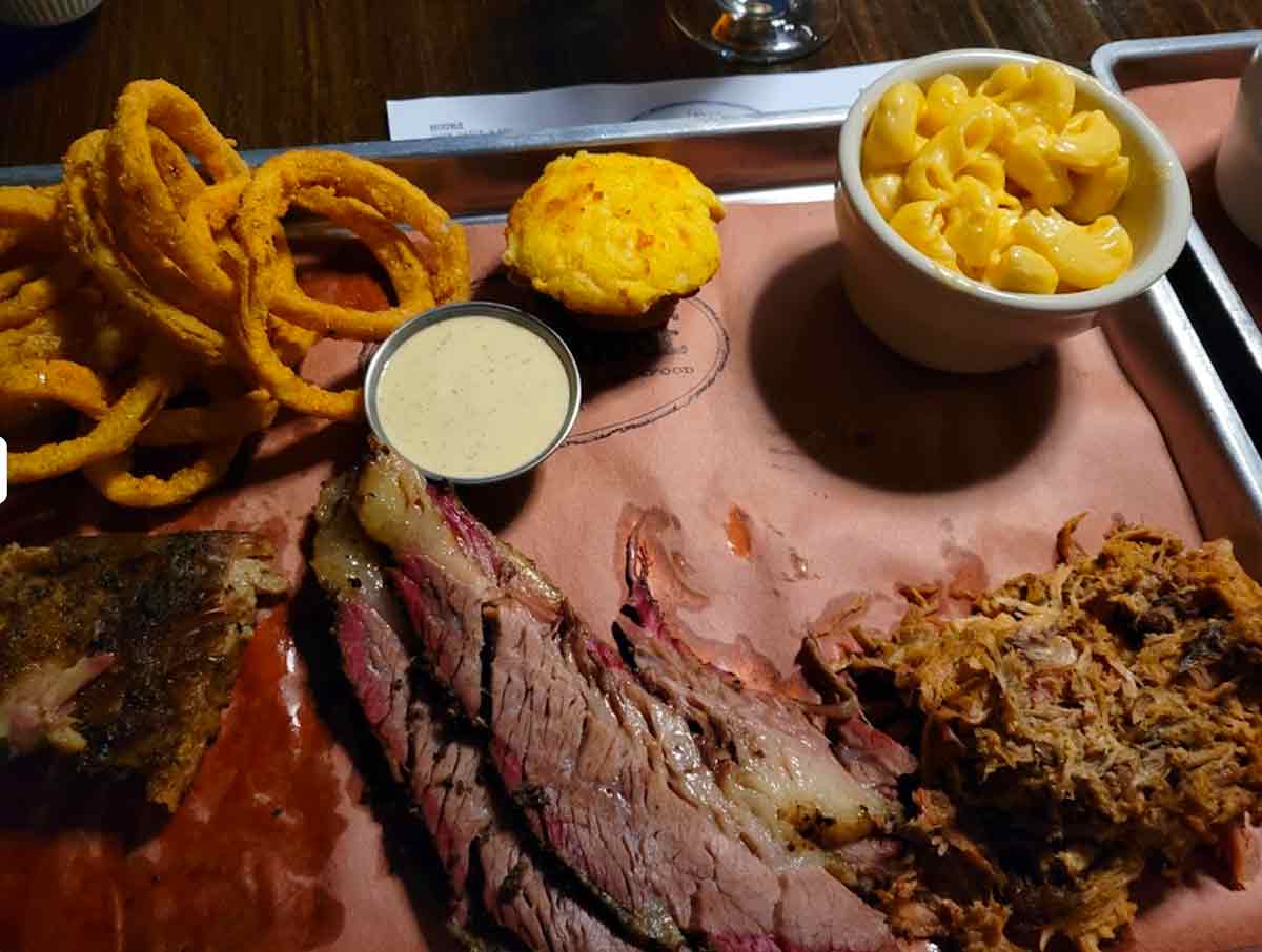 Roadhouse BBQ Restaurant in Port Royal, SC - Destination BBQ